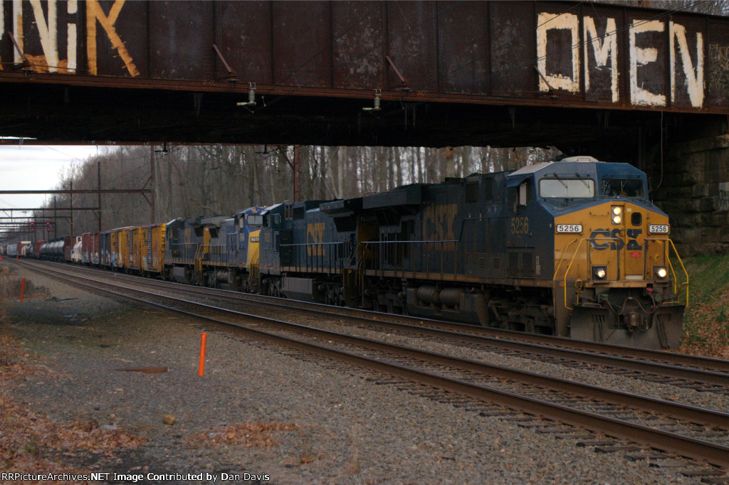CSX ES40DC 5256 leads Q301-30